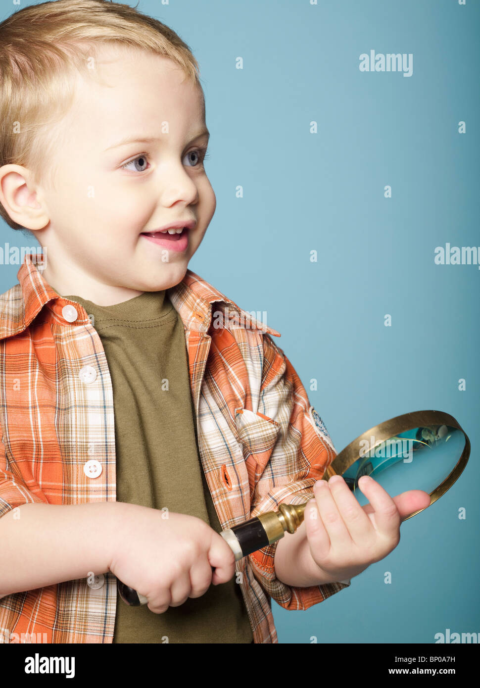 Little boy holding magnifying glass Stock Photo - Alamy Little boy holding magnifying glass Stock Photo - Alamy