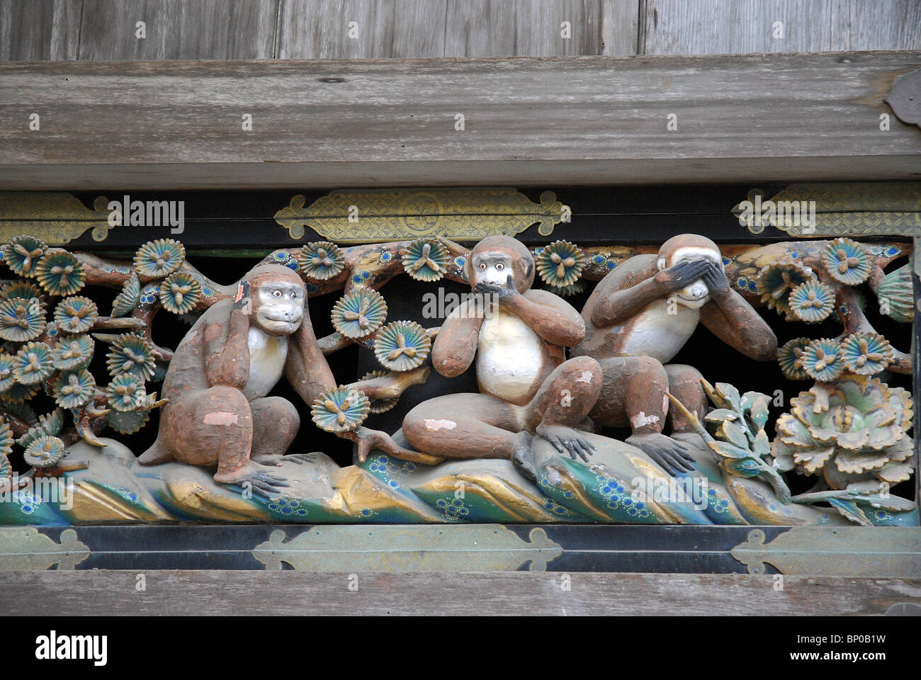 JAPON, NIKKO, The 3 wisdom monkeys in Toshogu shrine Stock Photo - Alamy