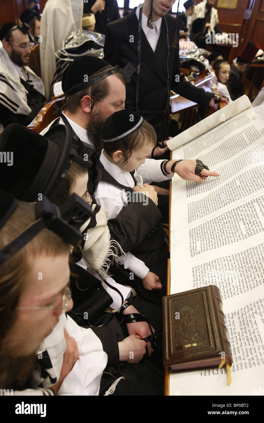 Israel, Jerusalem, Purim celebration in the Belz synagogue, Jerusalem ...