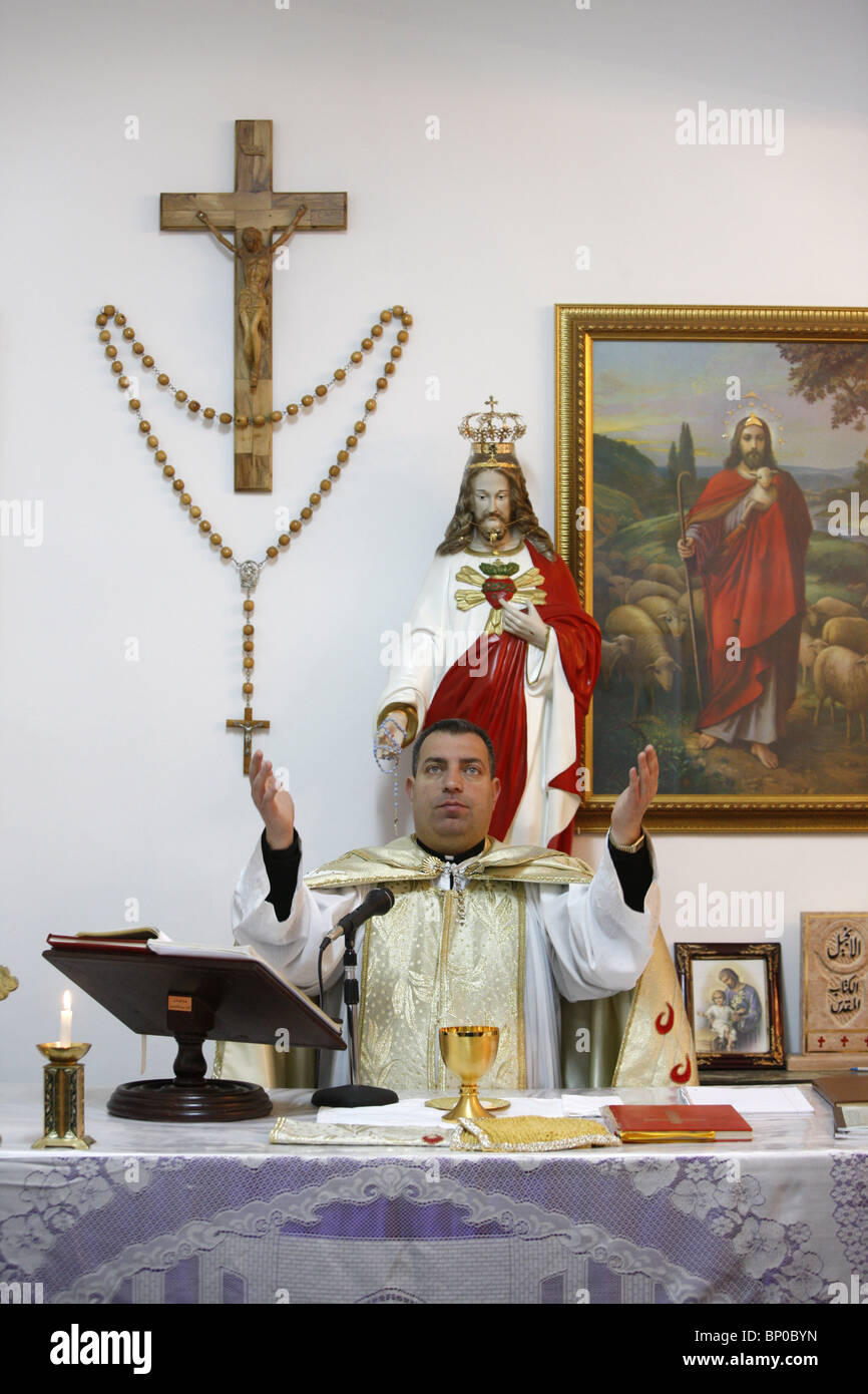 Jordanie, Amman, Chaldean mass in Jabal Lweibdeh, Amman Stock Photo - Alamy