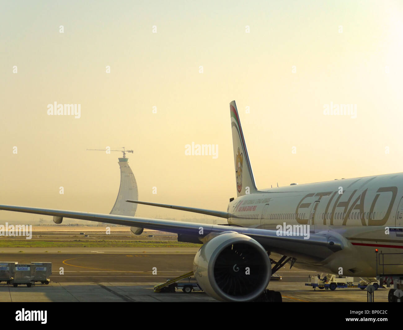 Abu dhabi skyline silhouette background hi-res stock photography and images - Alamy