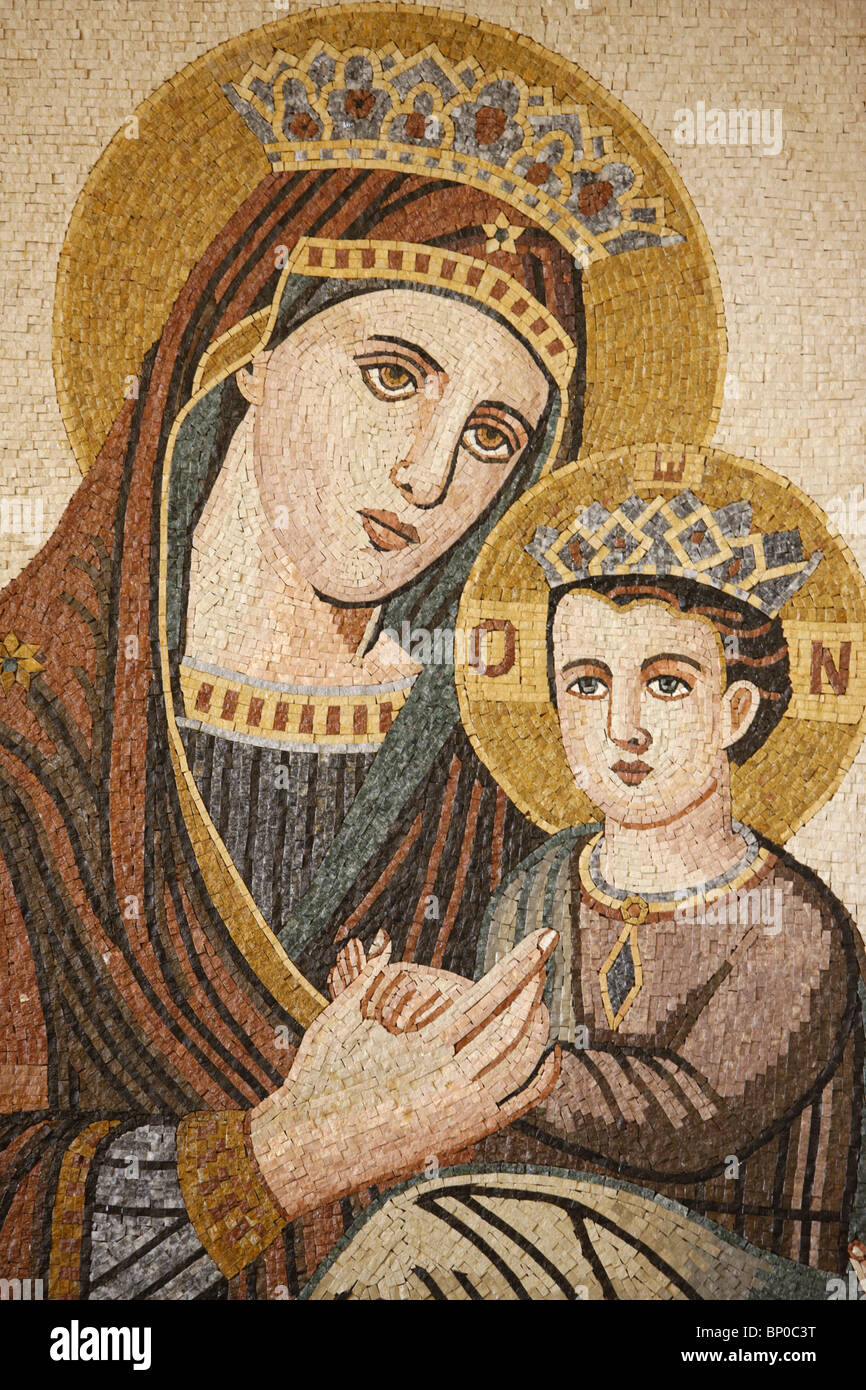 Jordanie, Madaba, Virgin and child mosaic in St George's orthodox ...