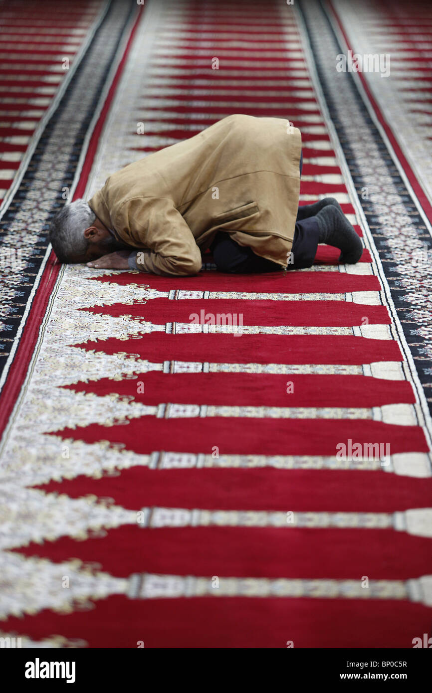 Jordanie, Amman, Praying Hall in Amman airport Stock Photo - Alamy