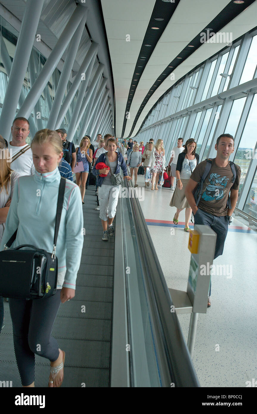 Bridge gatwick airport hi-res stock photography and images - Alamy