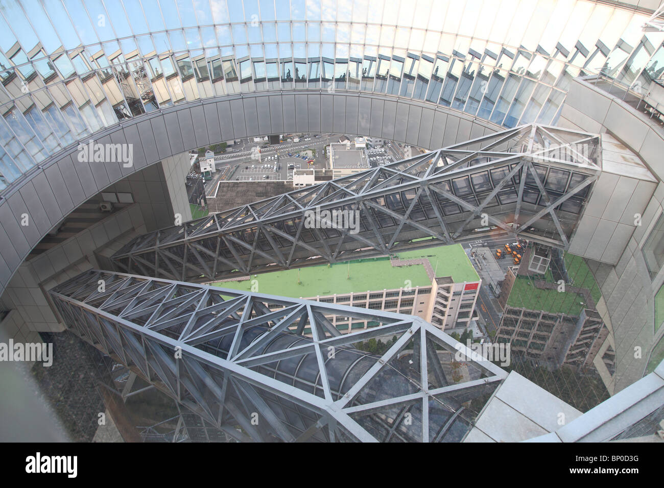 Look down sky skyscraper hi-res stock photography and images - Alamy