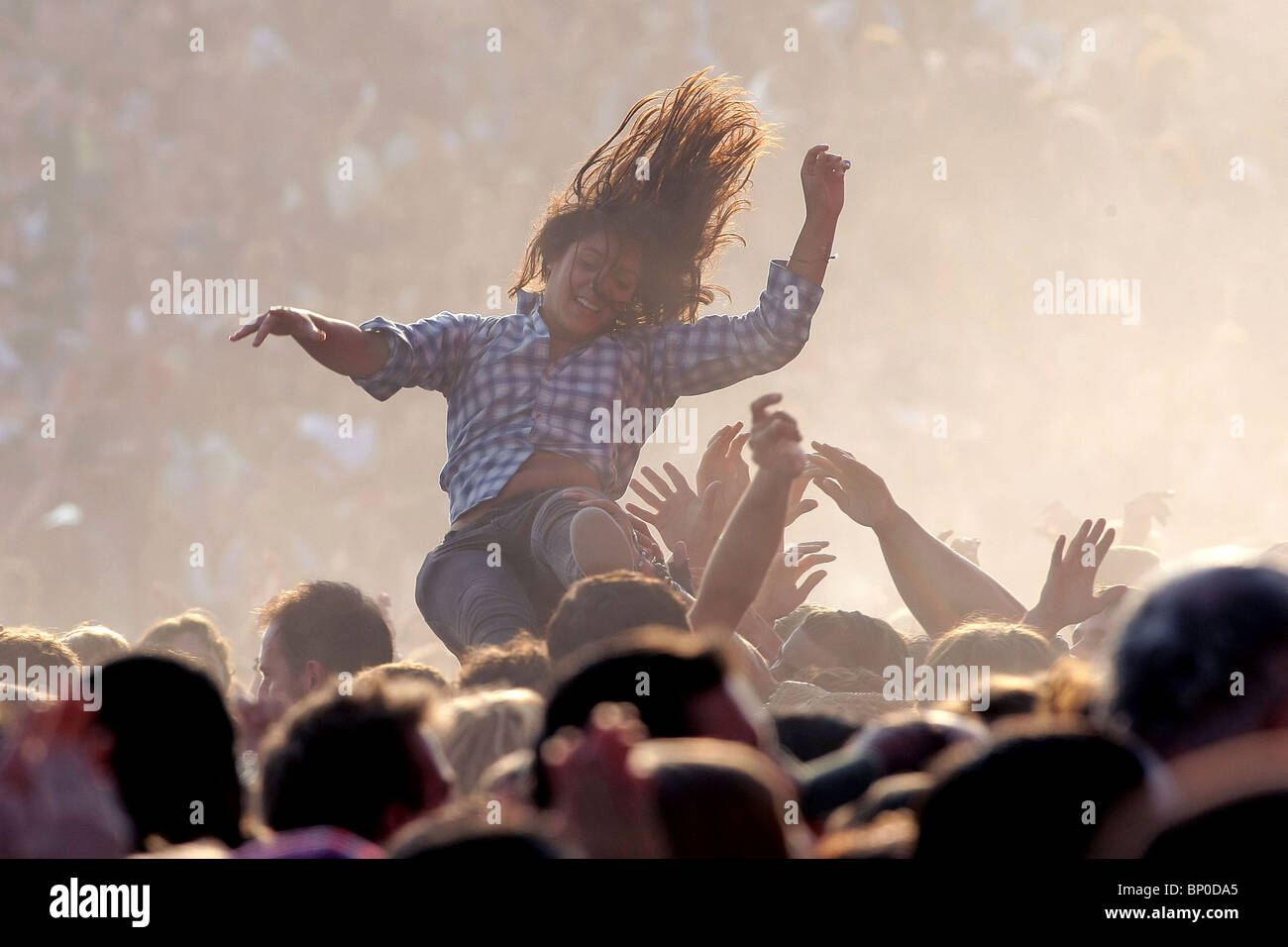 Crowd surfing hi-res stock photography and images - Alamy