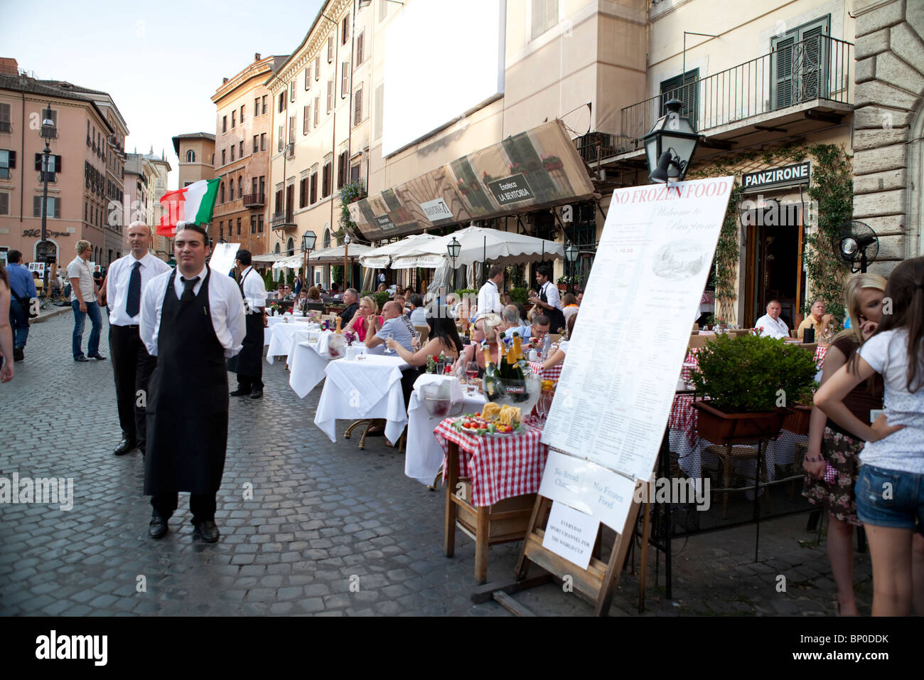 Italian waiters italy restaurant hi-res stock photography and images ...