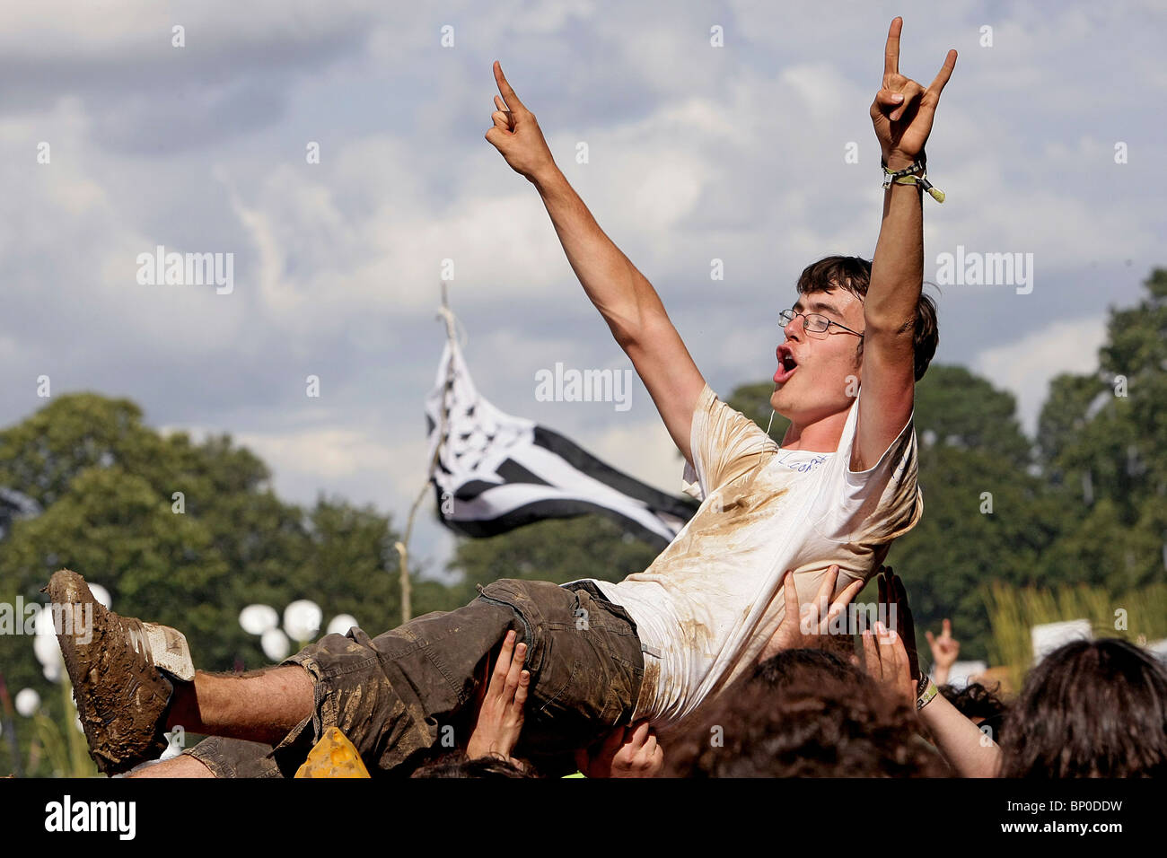Crowd surfing party hi-res stock photography and images - Alamy
