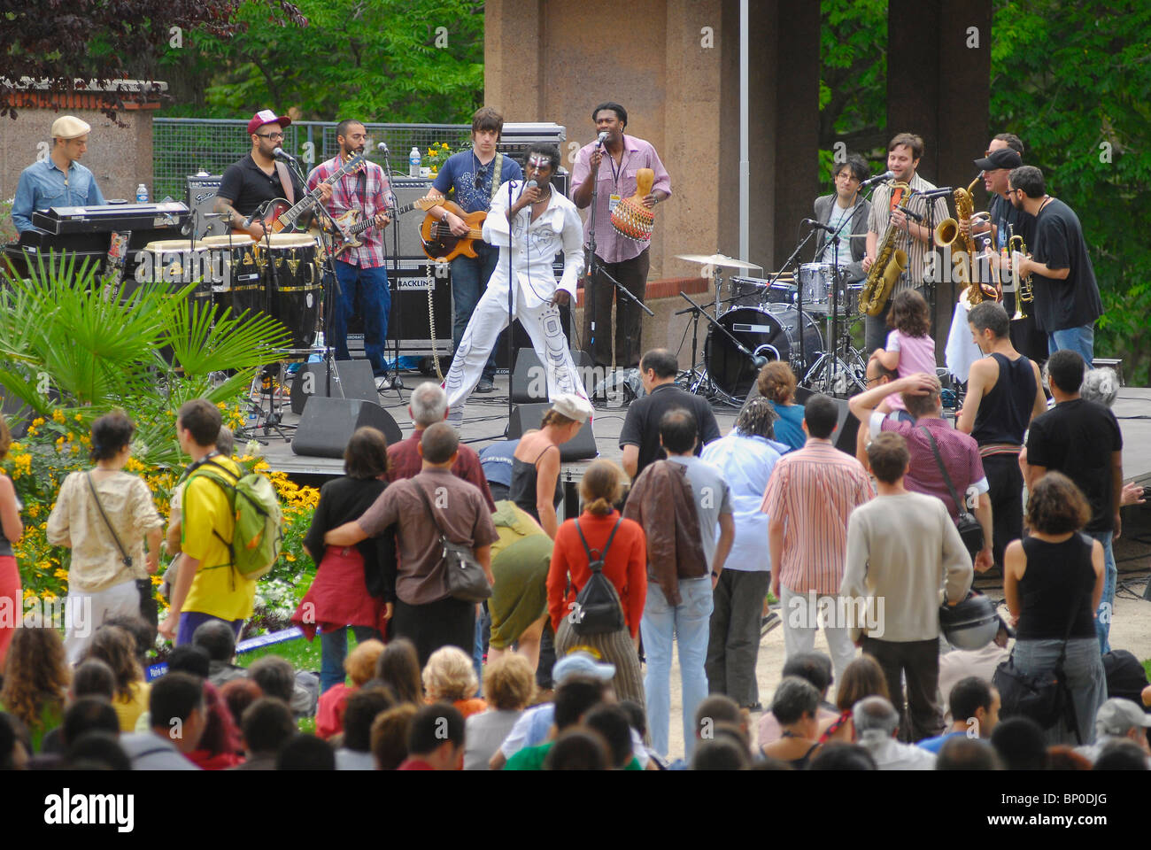 Saxophone paris hi-res stock photography and images - Alamy