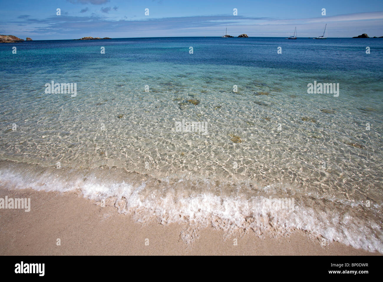 Isles of scilly beach sea turquoise hi-res stock photography and images ...
