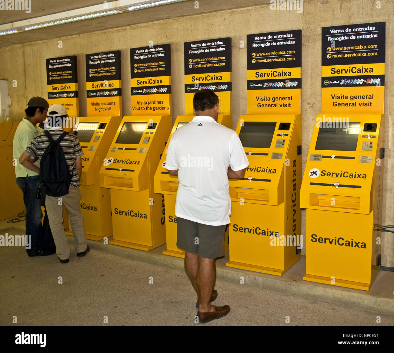 Automatic queue machines hi-res stock photography and images - Alamy