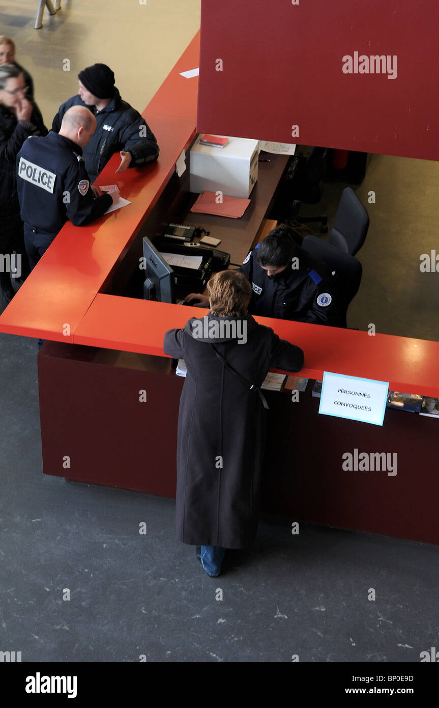 Police station reception desk hi-res stock photography and images - Alamy