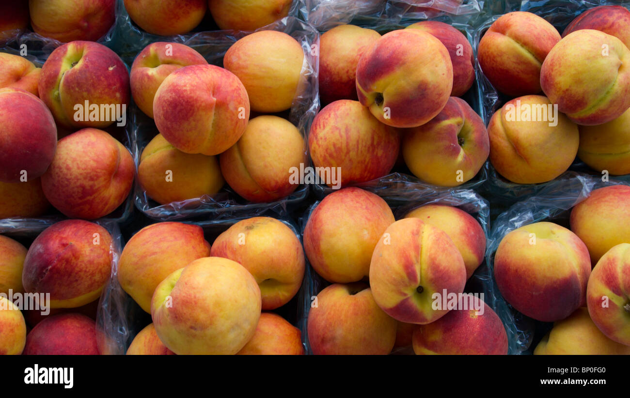 Display of peaches hi-res stock photography and images - Alamy