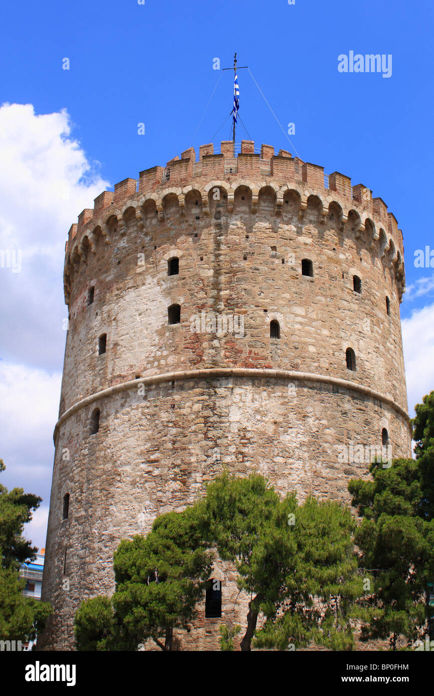 The White Tower in Salonica, Greece against blue sky Stock Photo - Alamy