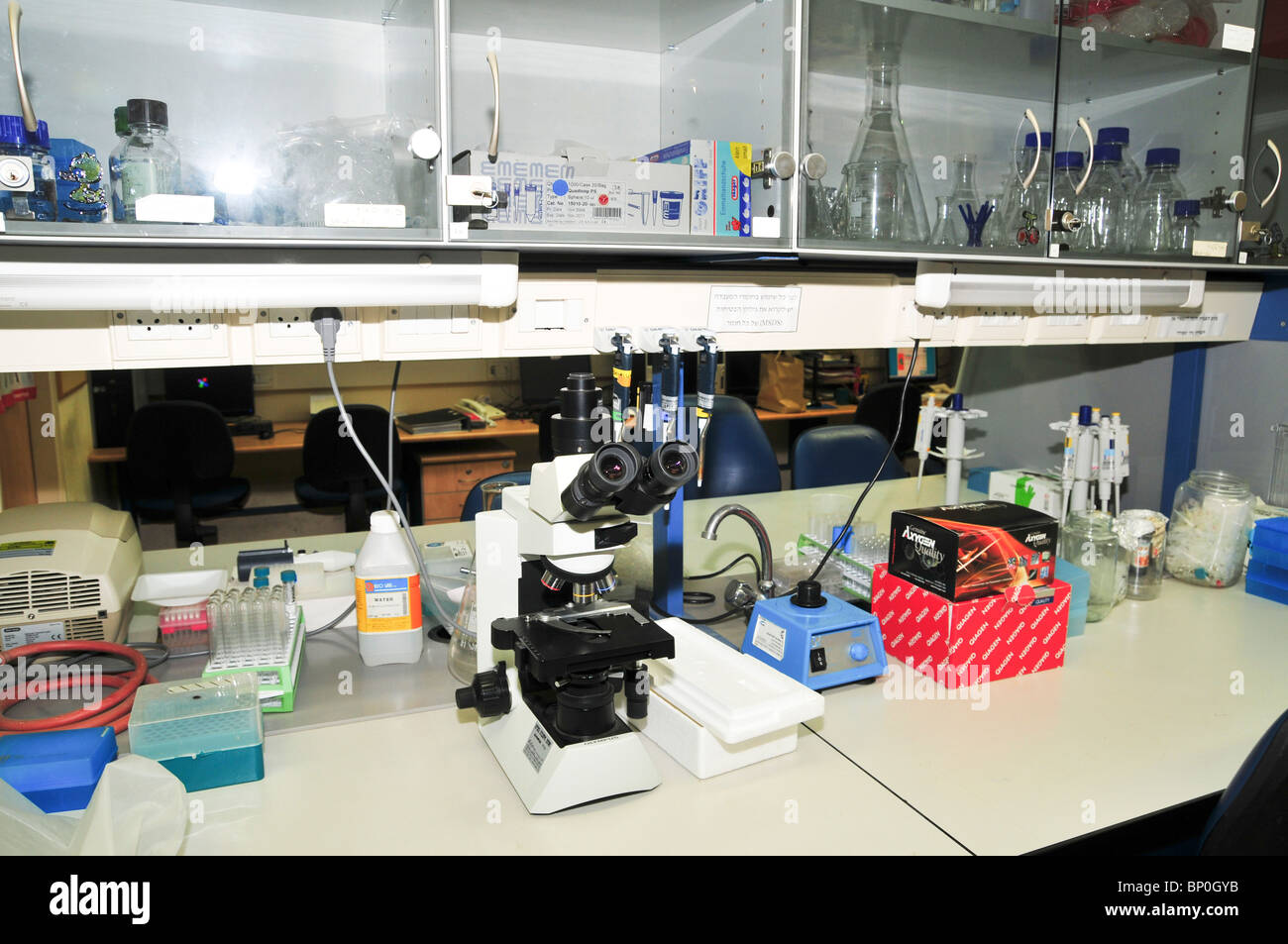 Research Laboratory optical microscope Stock Photo - Alamy