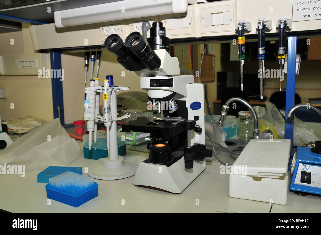 Research Laboratory optical microscope Stock Photo - Alamy