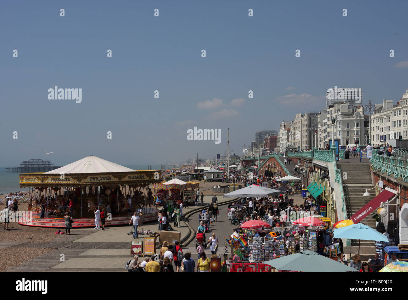 Sunny weather on brighton beach hi-res stock photography and images - Alamy