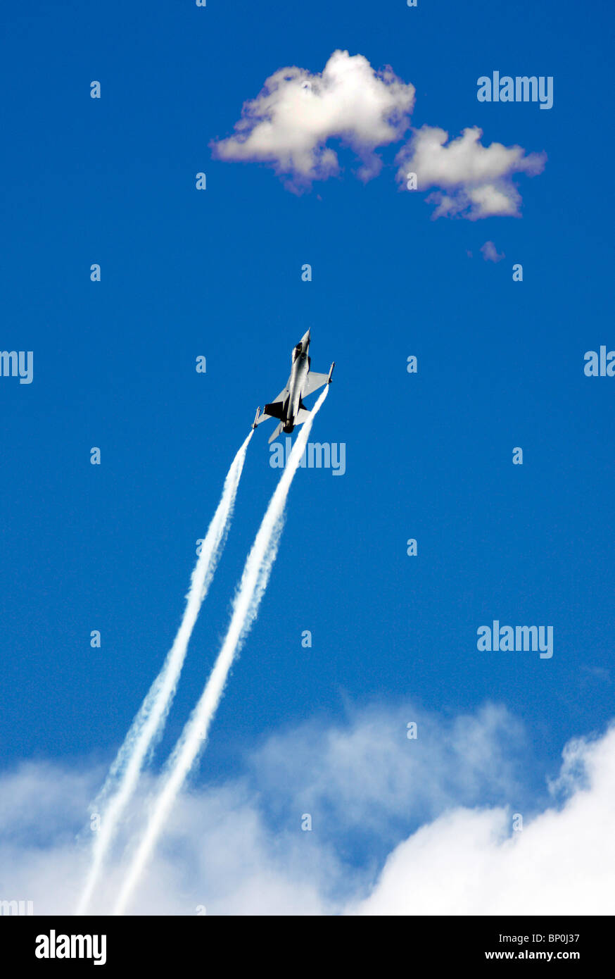 Fighter, F16 looping the loop Stock Photo - Alamy