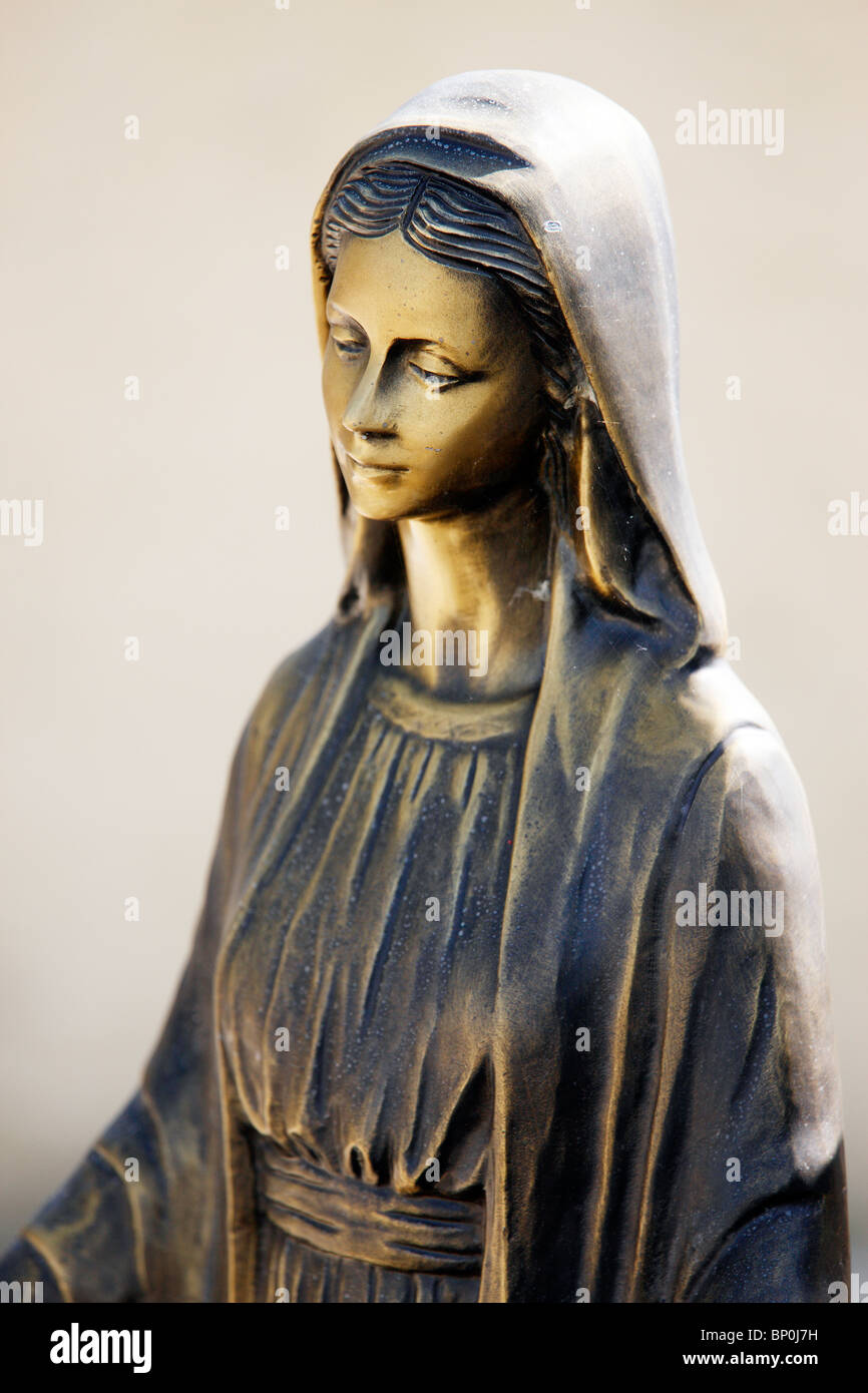 Statue of the Virgin Mary Stock Photo - Alamy