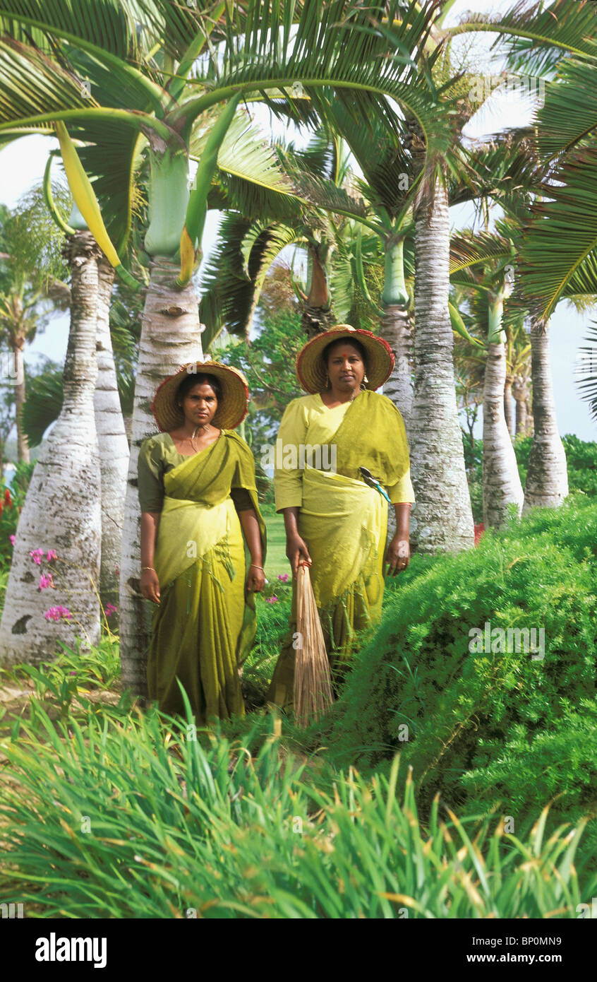 Mauritius, 2 women wearing sari Stock Photo - Alamy