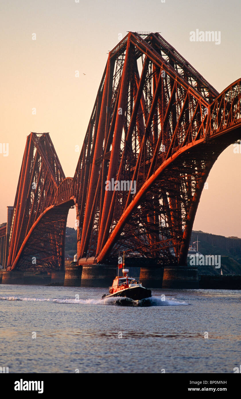 The Forth Rail Bridge, Firth of Forth, Edinburgh, Scotland. The 2.5 km ...
