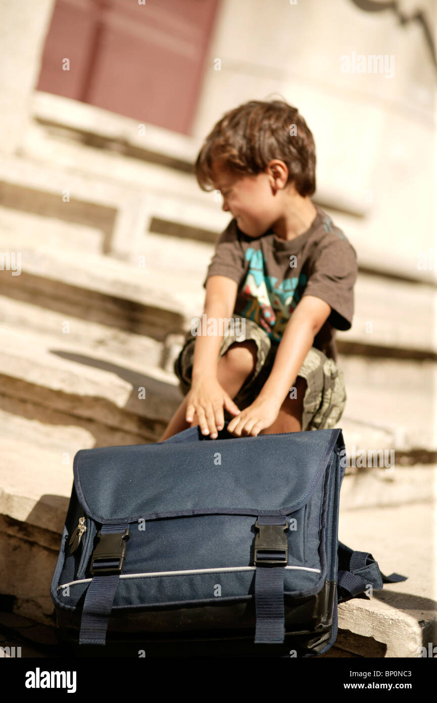 Schoolboy Schoolbag Stock Photos & Schoolboy Schoolbag Stock Images - Alamy