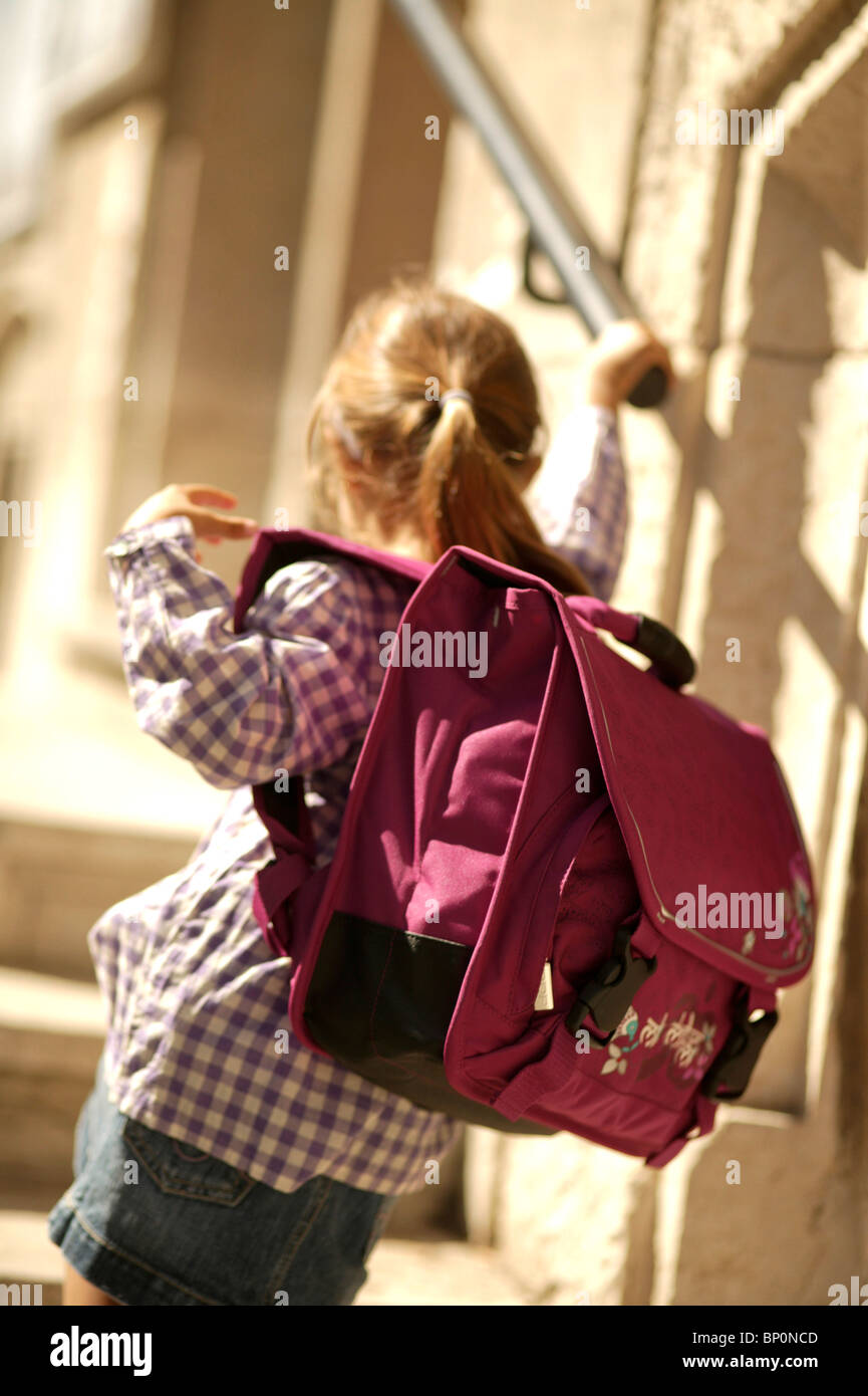 Schoolbag Heavy Stock Photos & Schoolbag Heavy Stock Images - Alamy