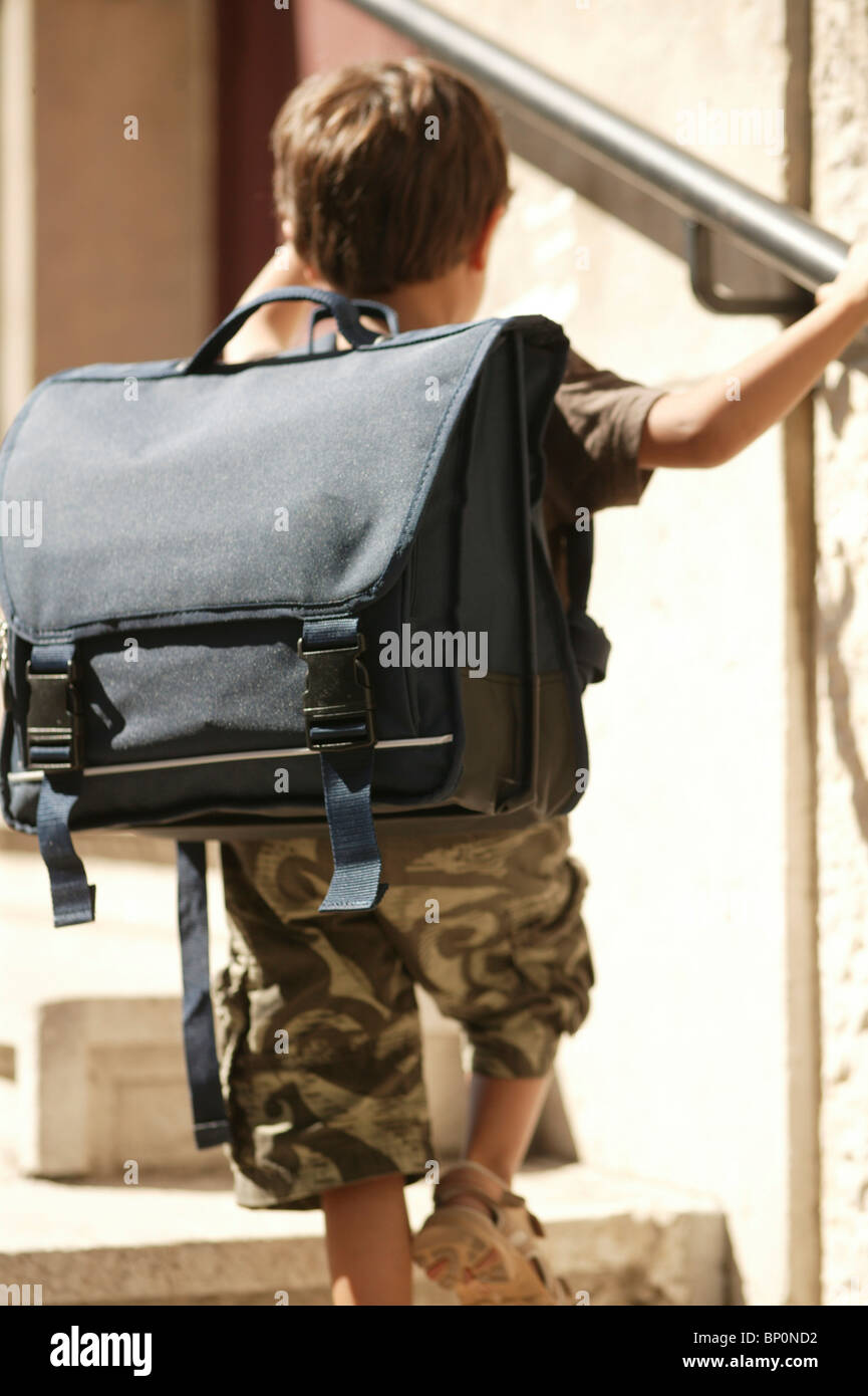 Schoolbag Heavy Stock Photos & Schoolbag Heavy Stock Images - Alamy