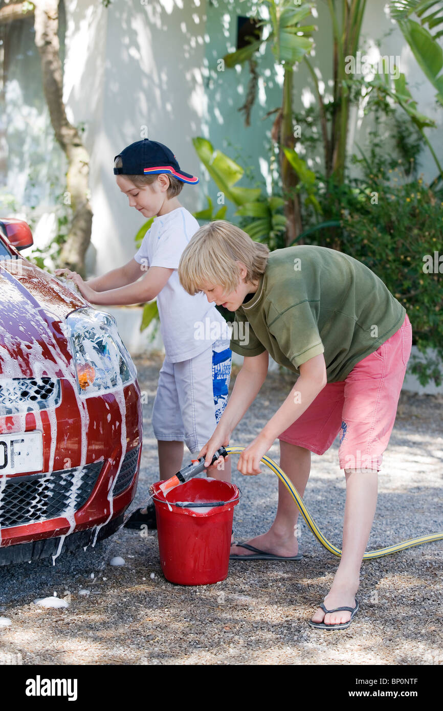 Family washing car Stock Photo - Alamy