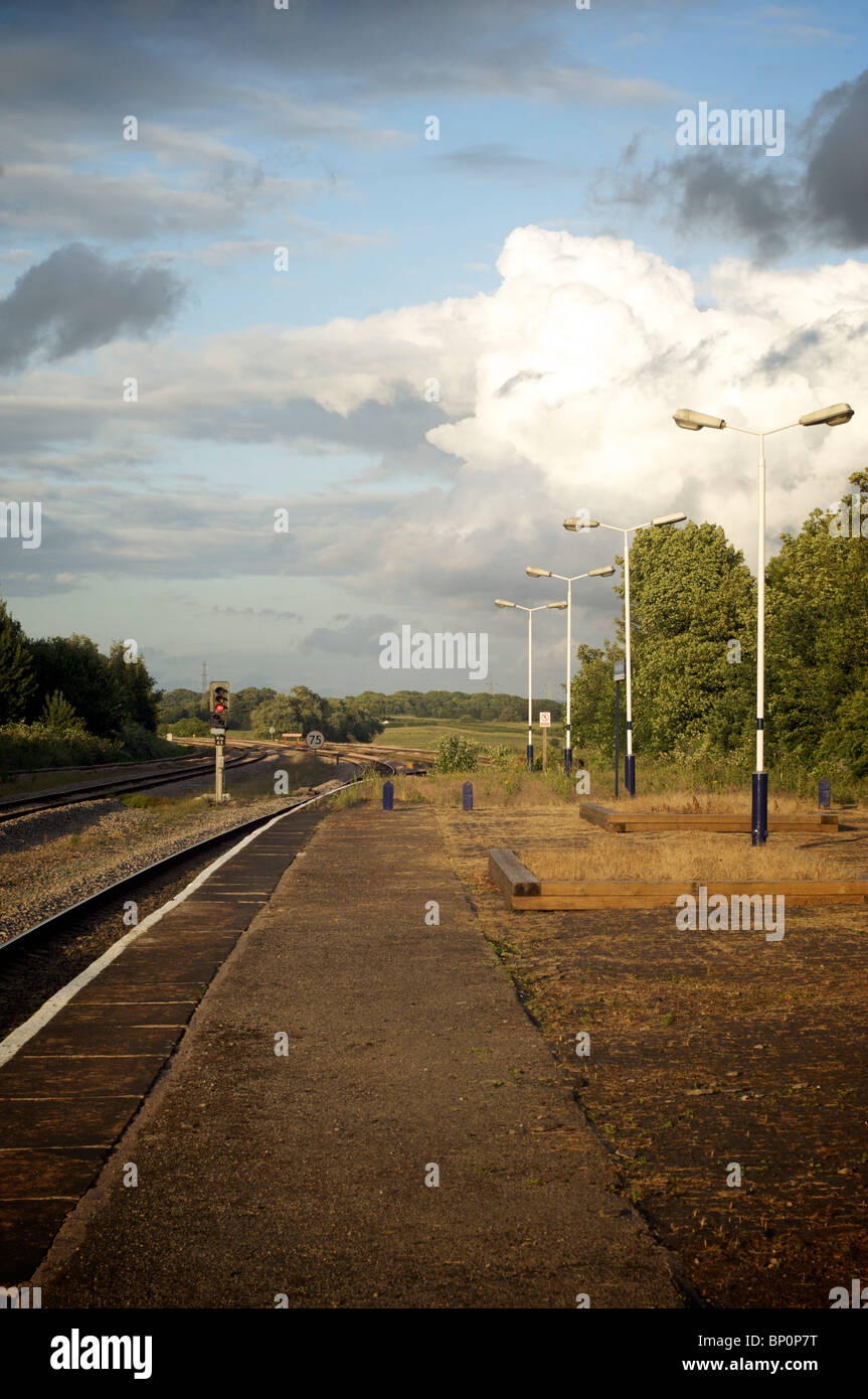 Rural railway station platform Stock Photo - Alamy
