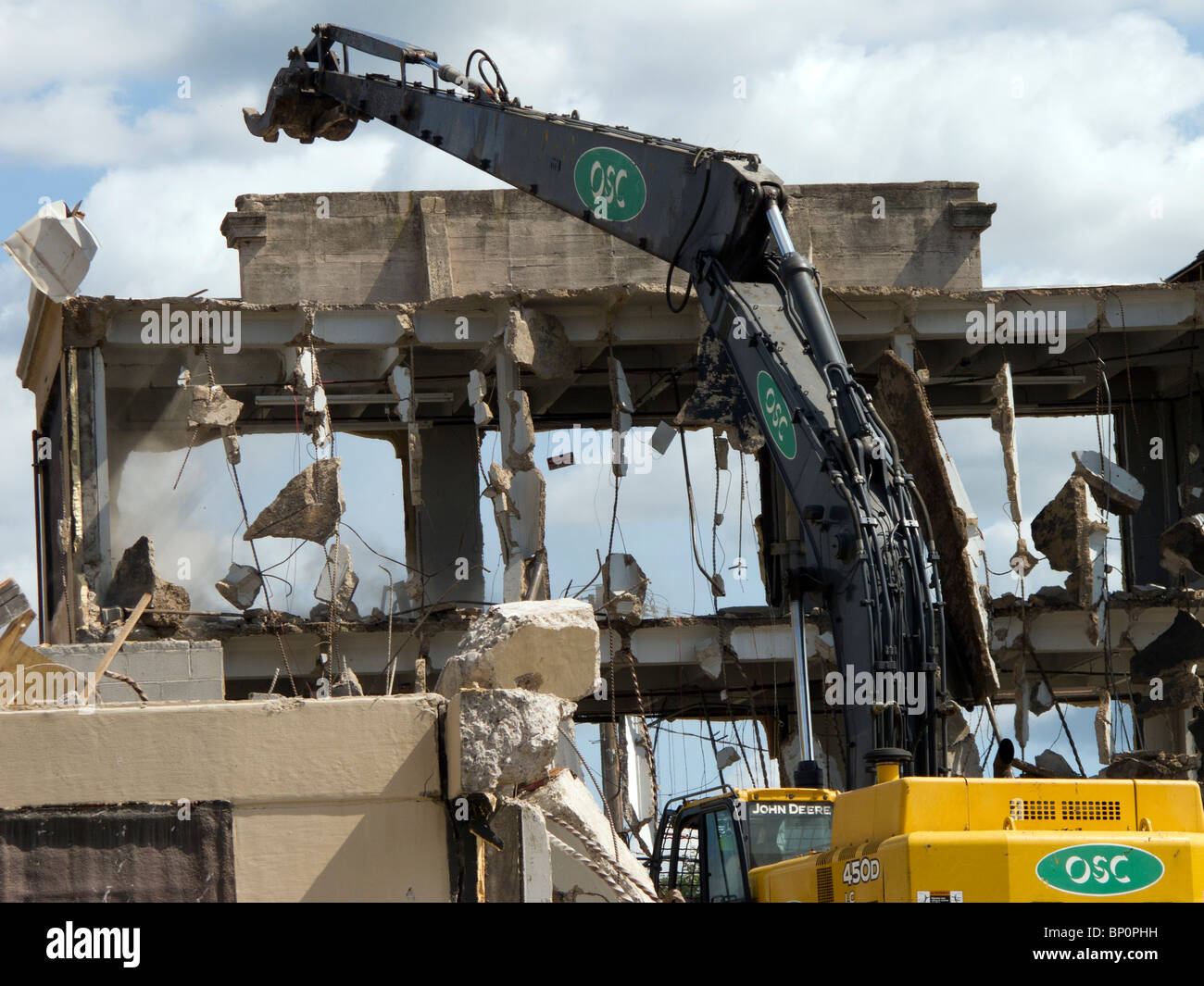 Demolition of old concrete building Stock Photo - Alamy