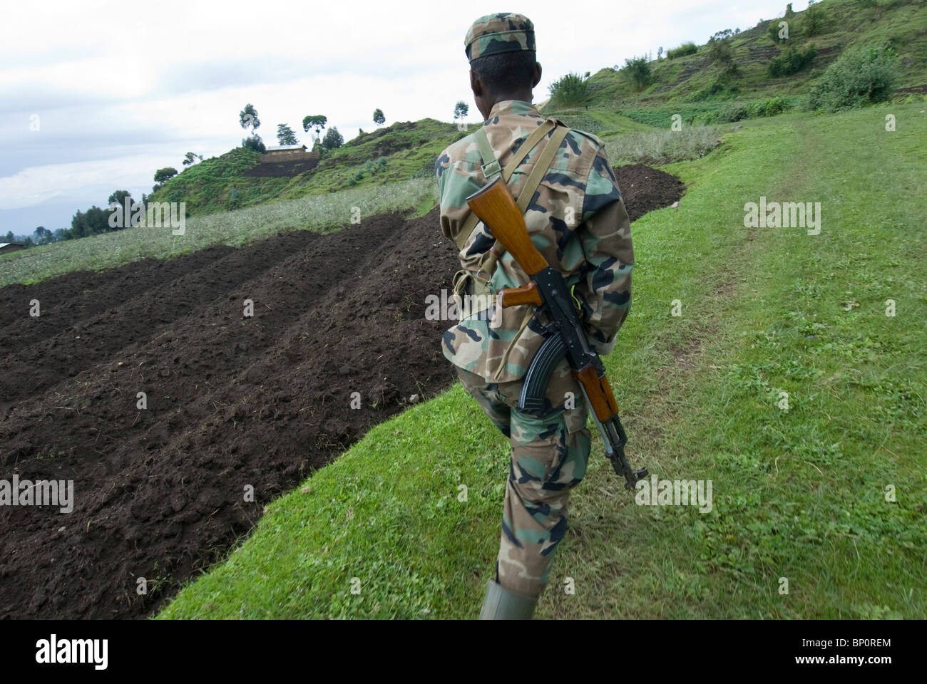 Rwanda, Virunga Mountains ranger Stock Photo - Alamy