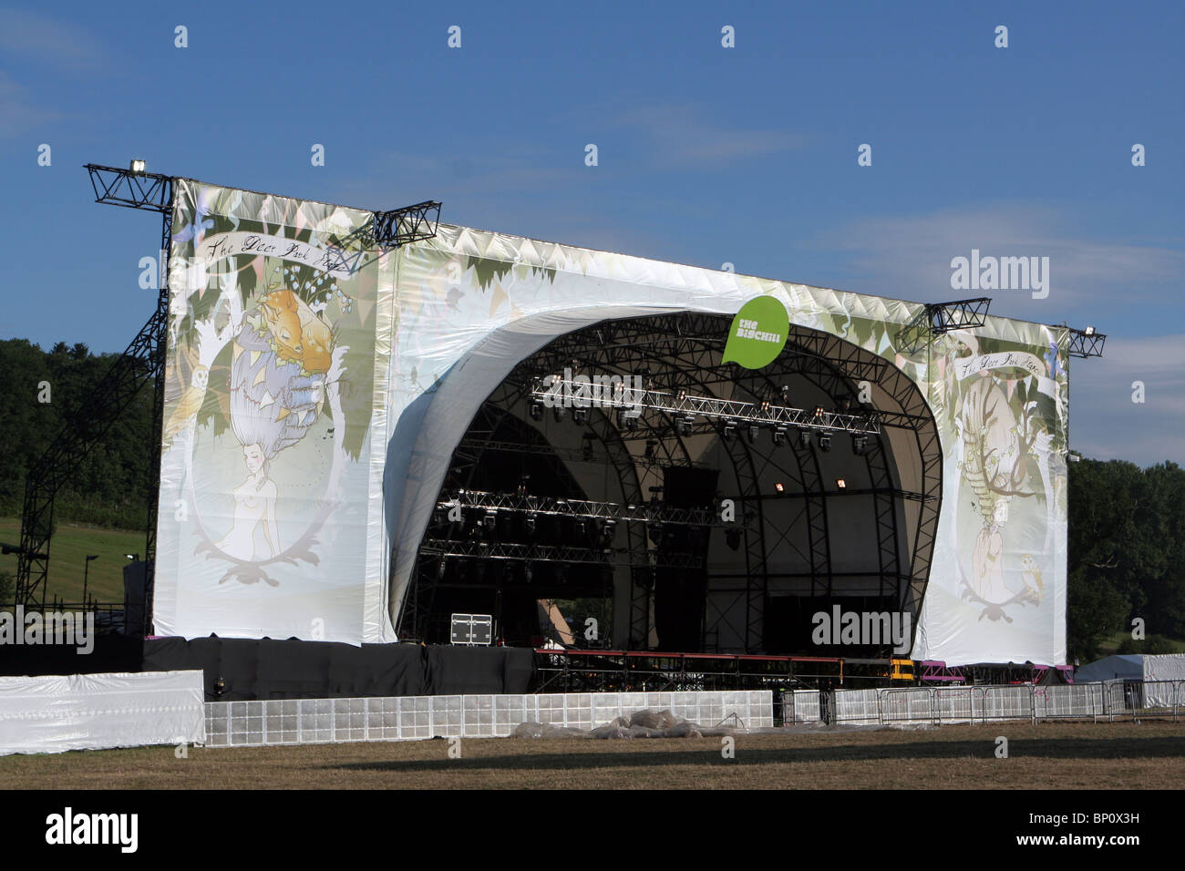 Empty festival stage hi-res stock photography and images - Alamy