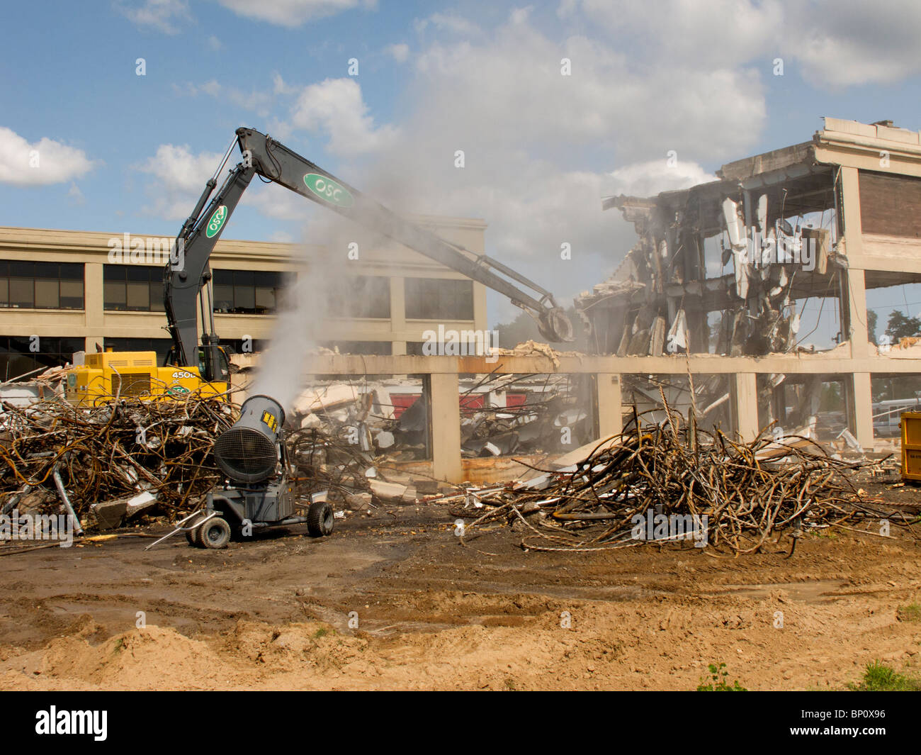Demolition of old concrete building Stock Photo - Alamy