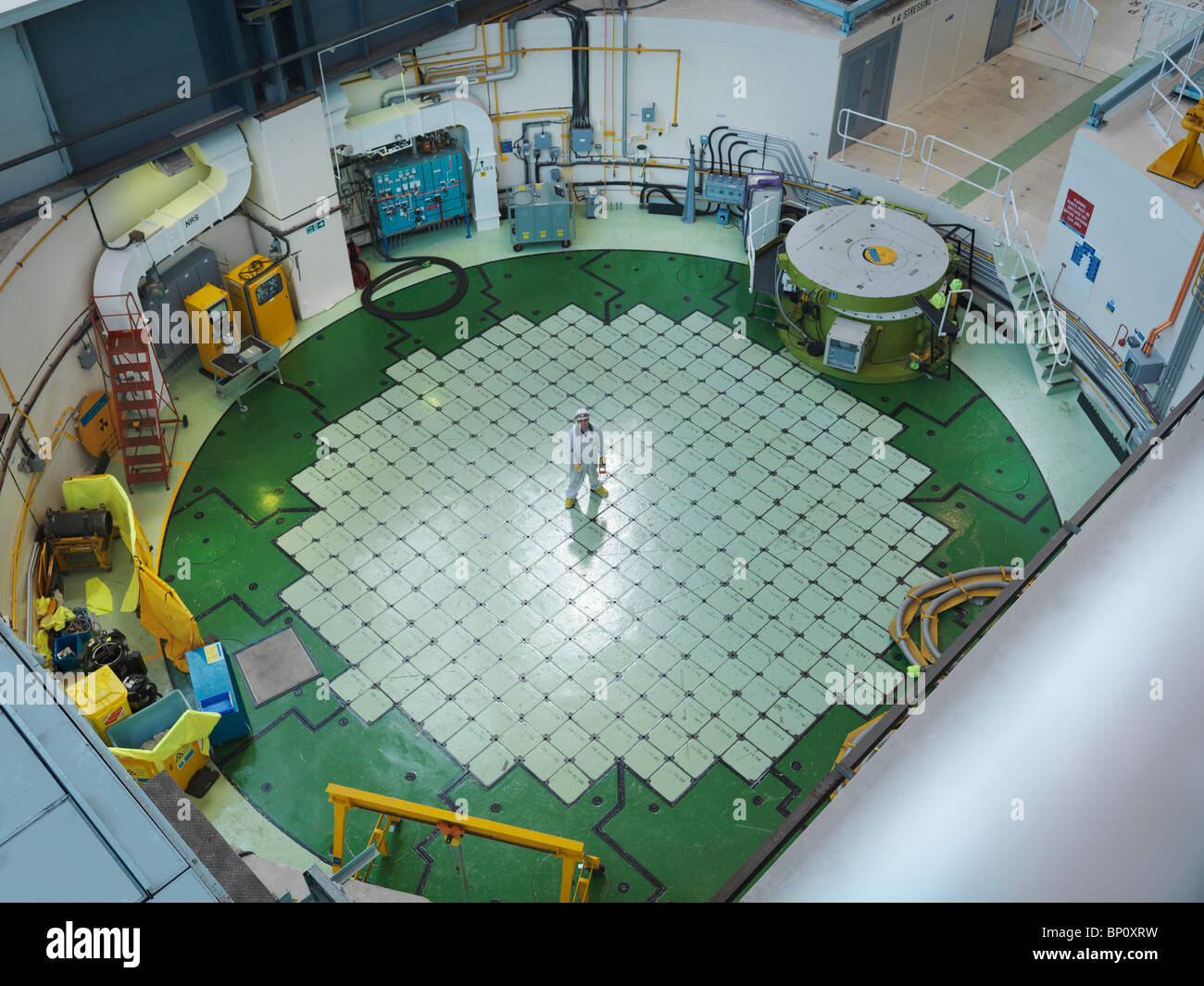 Distant view of nuclear power station hi-res stock photography and ...