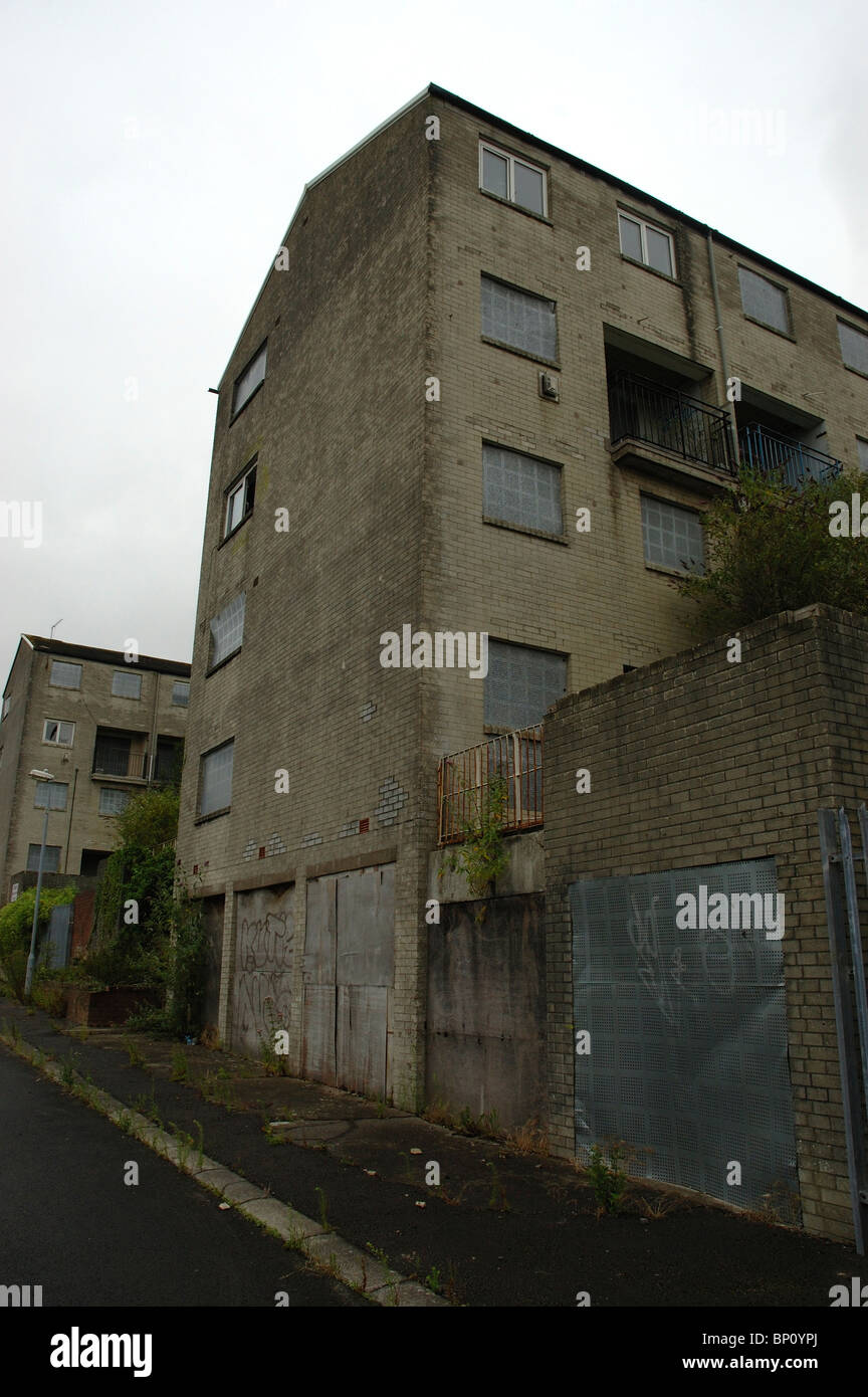 Boarded up social housing hi-res stock photography and images - Alamy