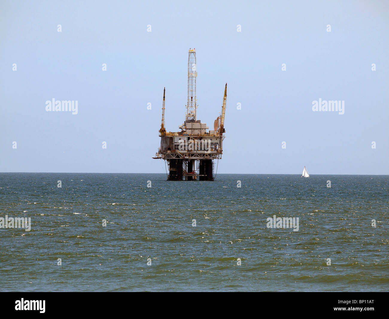 Offshore oil rig hi-res stock photography and images - Alamy