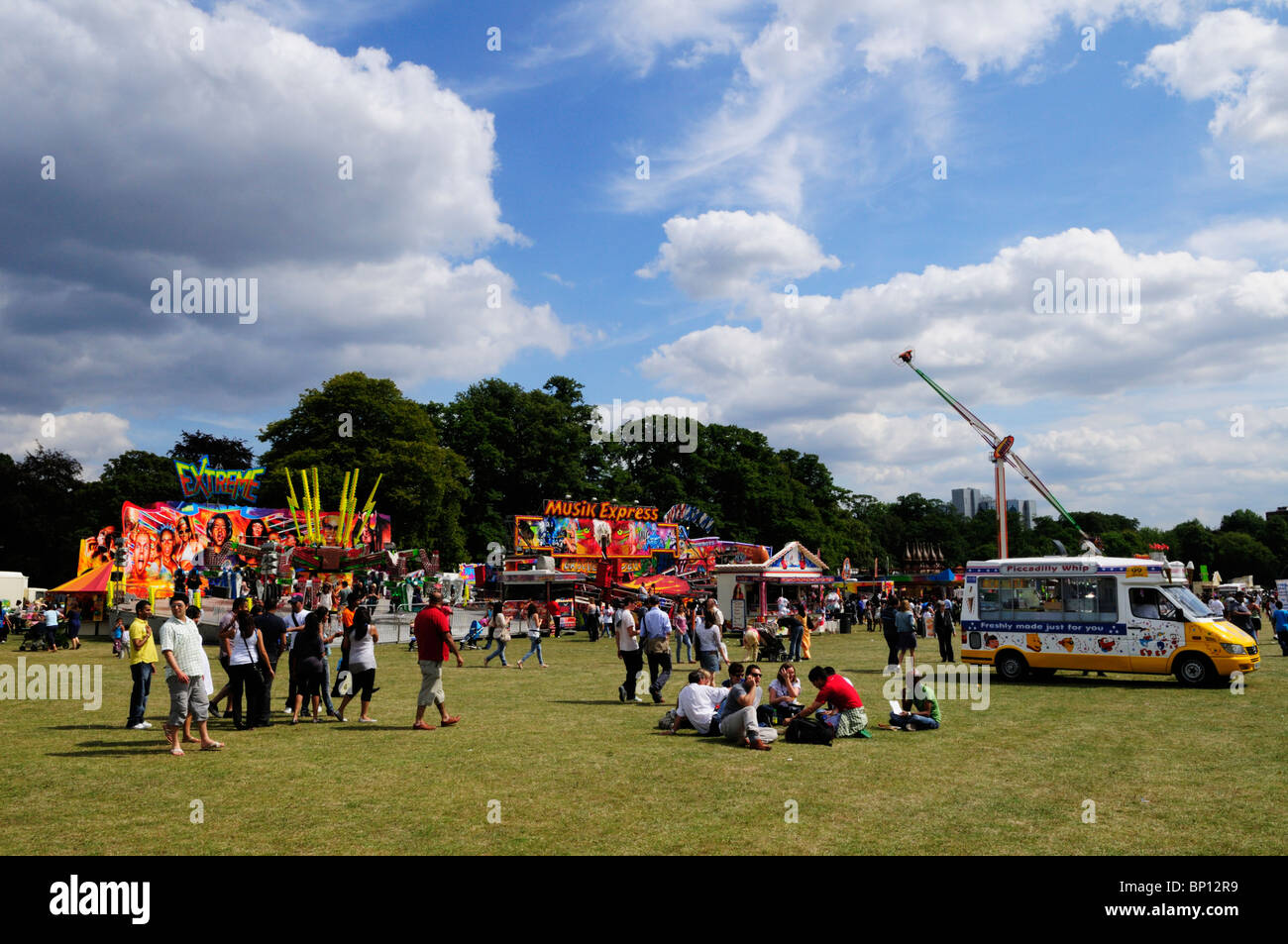 Funfair rides hi-res stock photography and images - Alamy