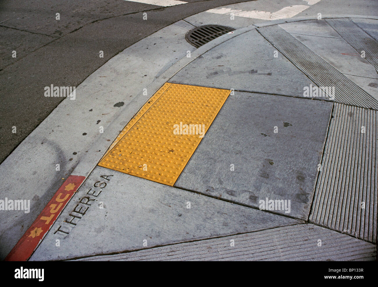 sidewalk disabled ramp at intersection corner Stock Photo - Alamy sidewalk disabled ramp at intersection corner Stock Photo - Alamy