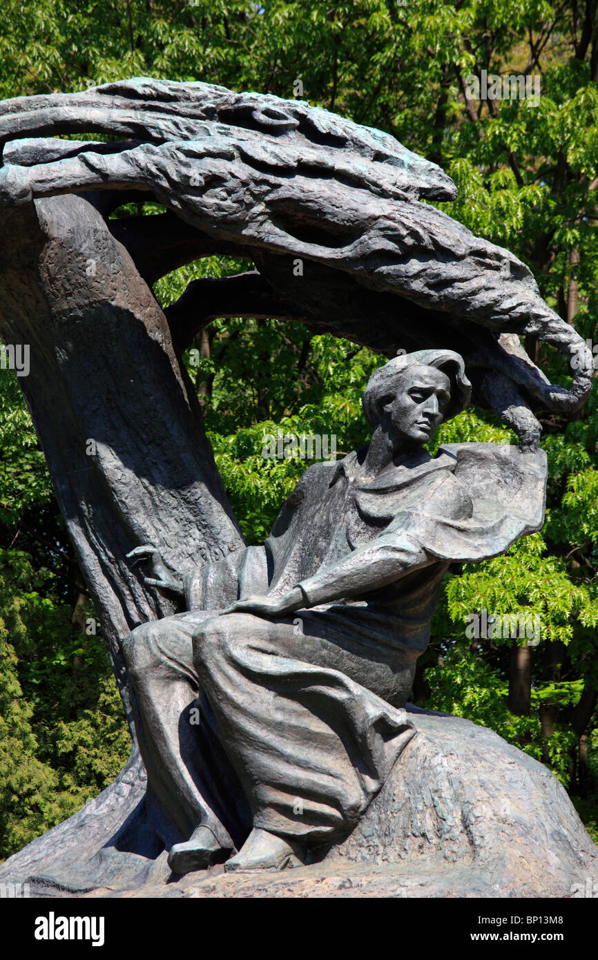 Poland, Warsaw, Frederic Chopin monument Stock Photo - Alamy