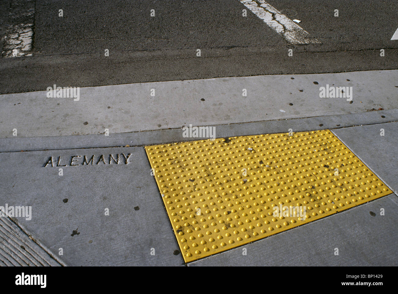 Sidewalk disabled ramp hi-res stock photography and images - Alamy