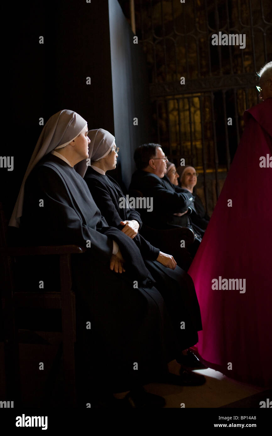 Nun's priest hi-res stock photography and images - Alamy