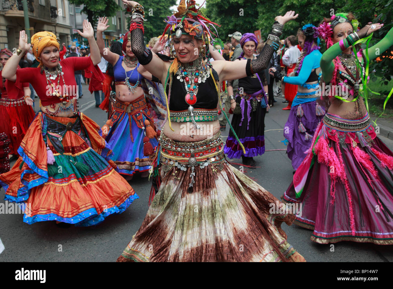 Berlin dancing hi-res stock photography and images - Alamy