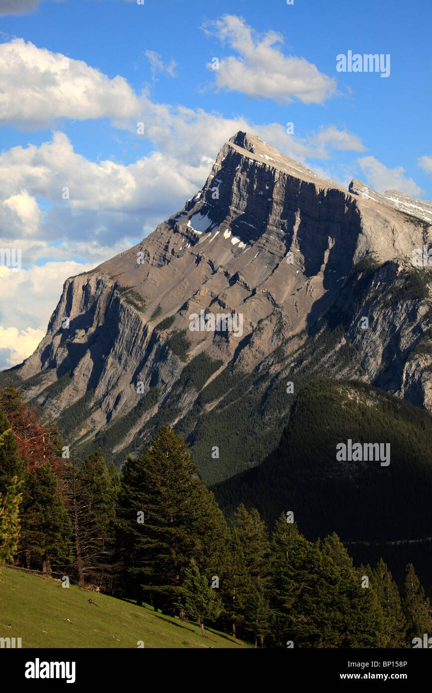 Canada, Alberta, Banff National Park, Mount Rundle, Rocky Mountains ...