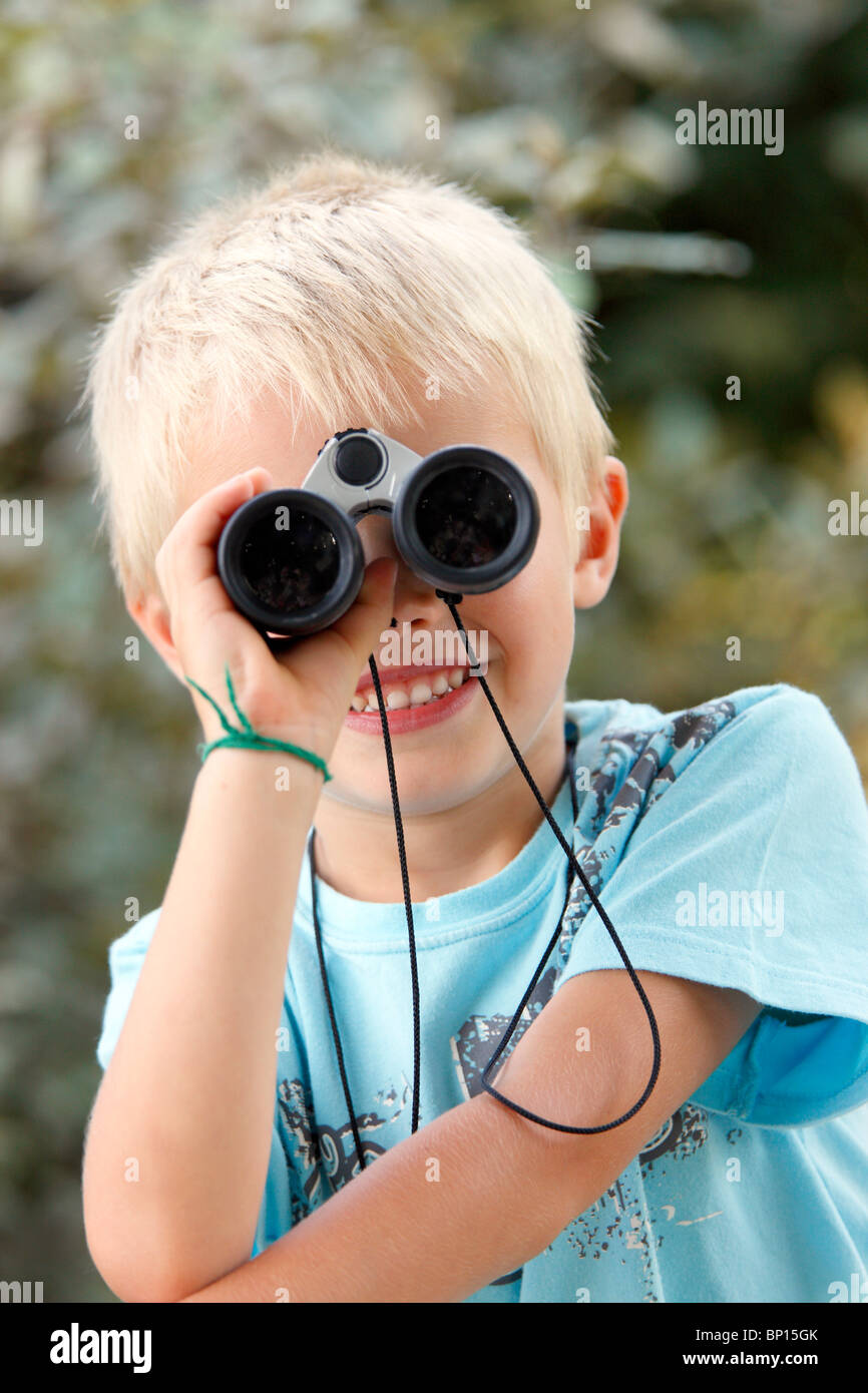 Little boy using binoculars Stock Photo - Alamy