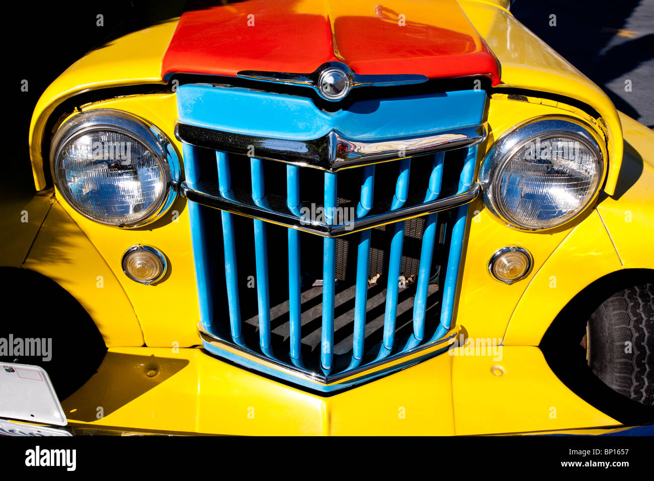 Classic yellow jeep hi-res stock photography and images - Alamy