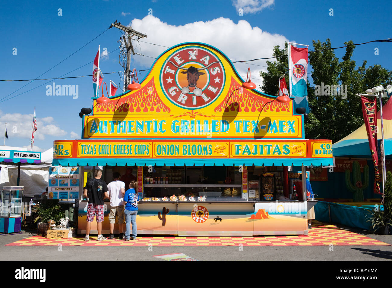 Carnival food booth hi-res stock photography and images - Alamy