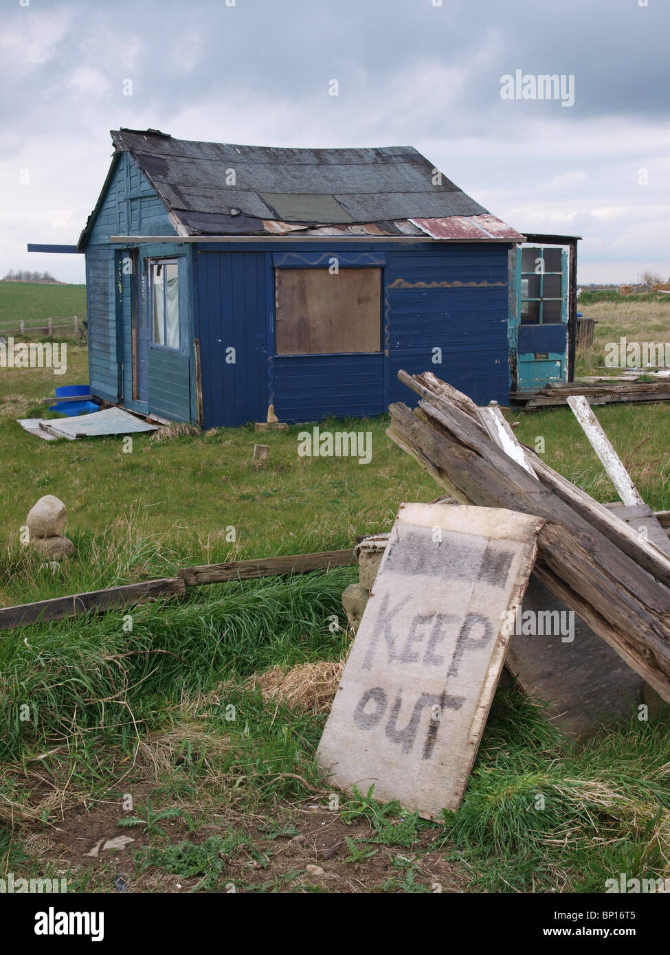 Derelict hut at Skipsea, East Yorkshire, England Stock Photo - Alamy