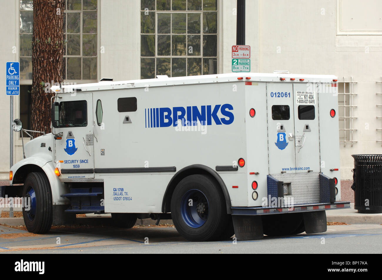 Brinks armored truck hi-res stock photography and images - Alamy