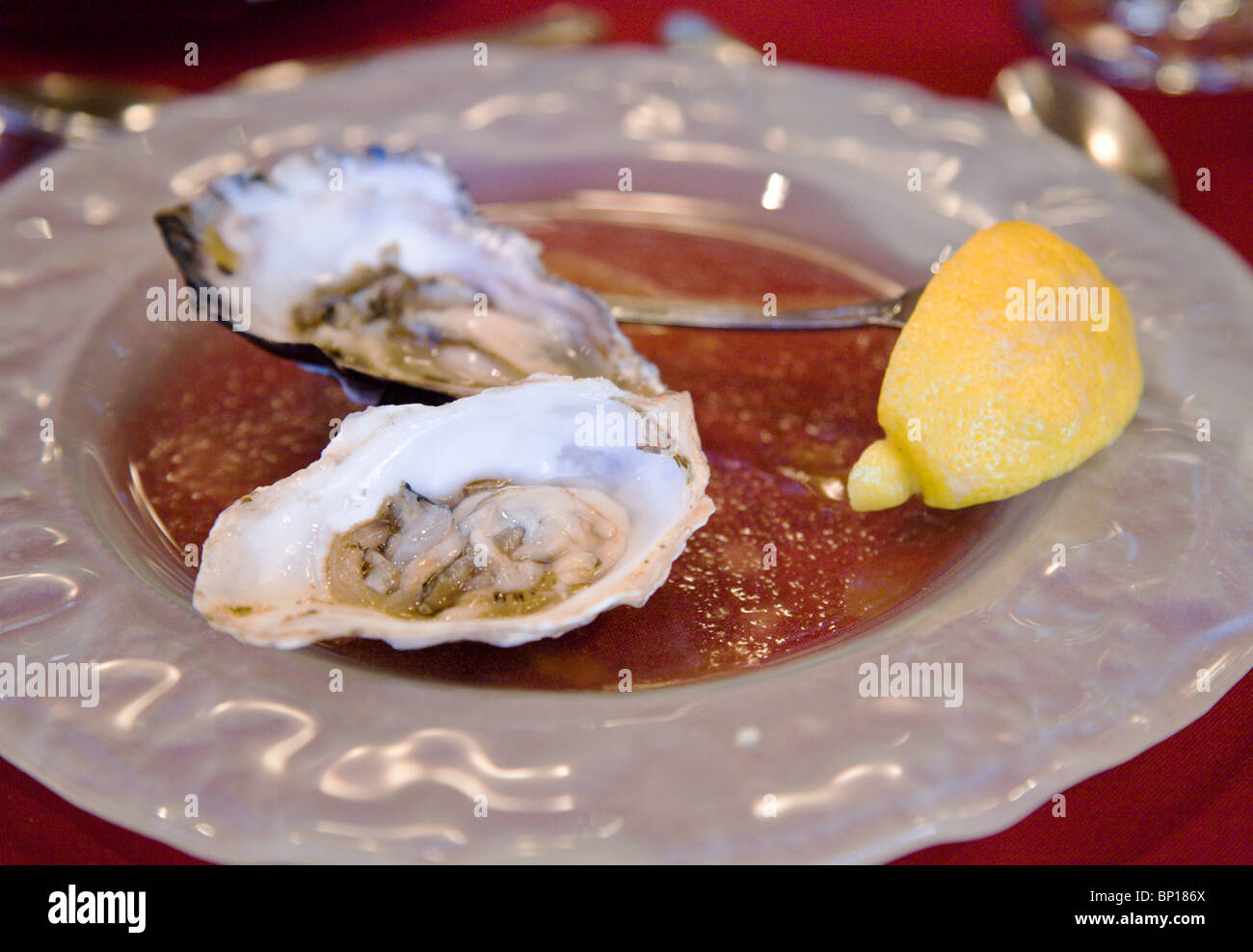 Oysters on the half shell hi-res stock photography and images - Alamy